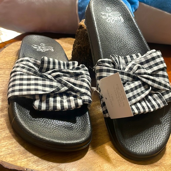 Shoes | Super Cute Slides With Black And White Cuff Size L Fits 7 To 8 ...